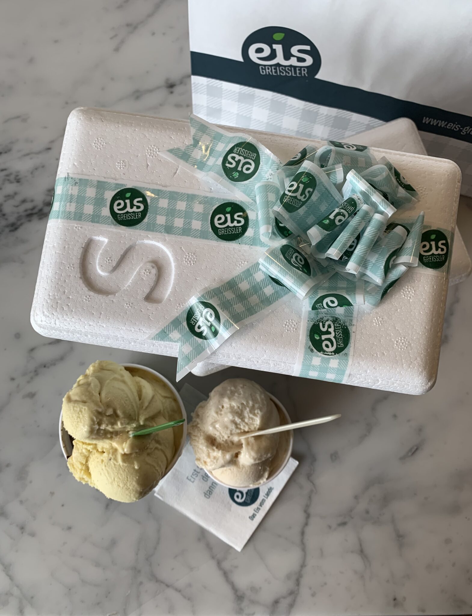 NEUES LIEFER-SERVICE DER MOCCA LOUNGE HOLLABRUNN: EIS-GREISSLER ...