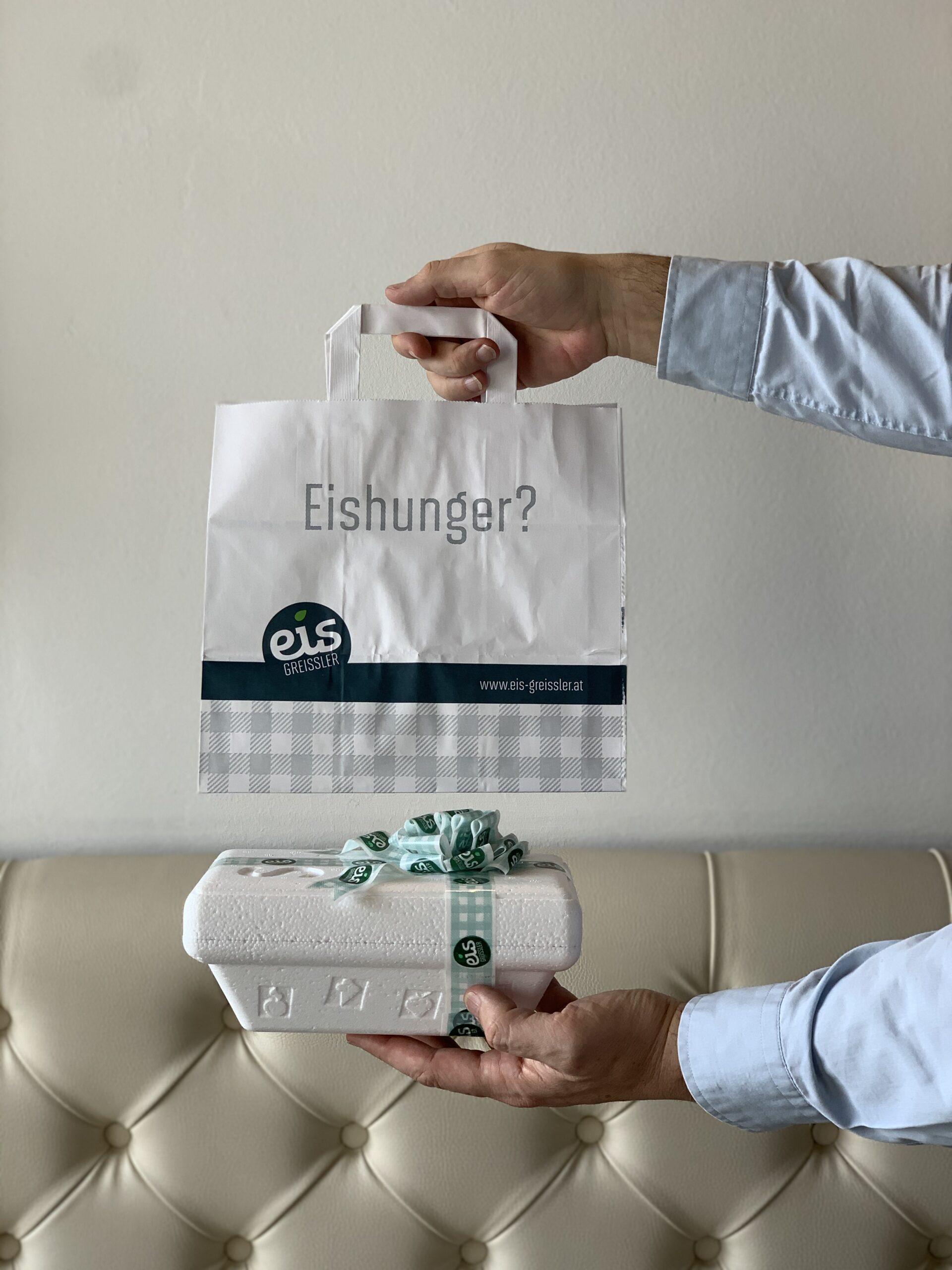 NEUES LIEFER-SERVICE DER MOCCA LOUNGE HOLLABRUNN: EIS-GREISSLER ...